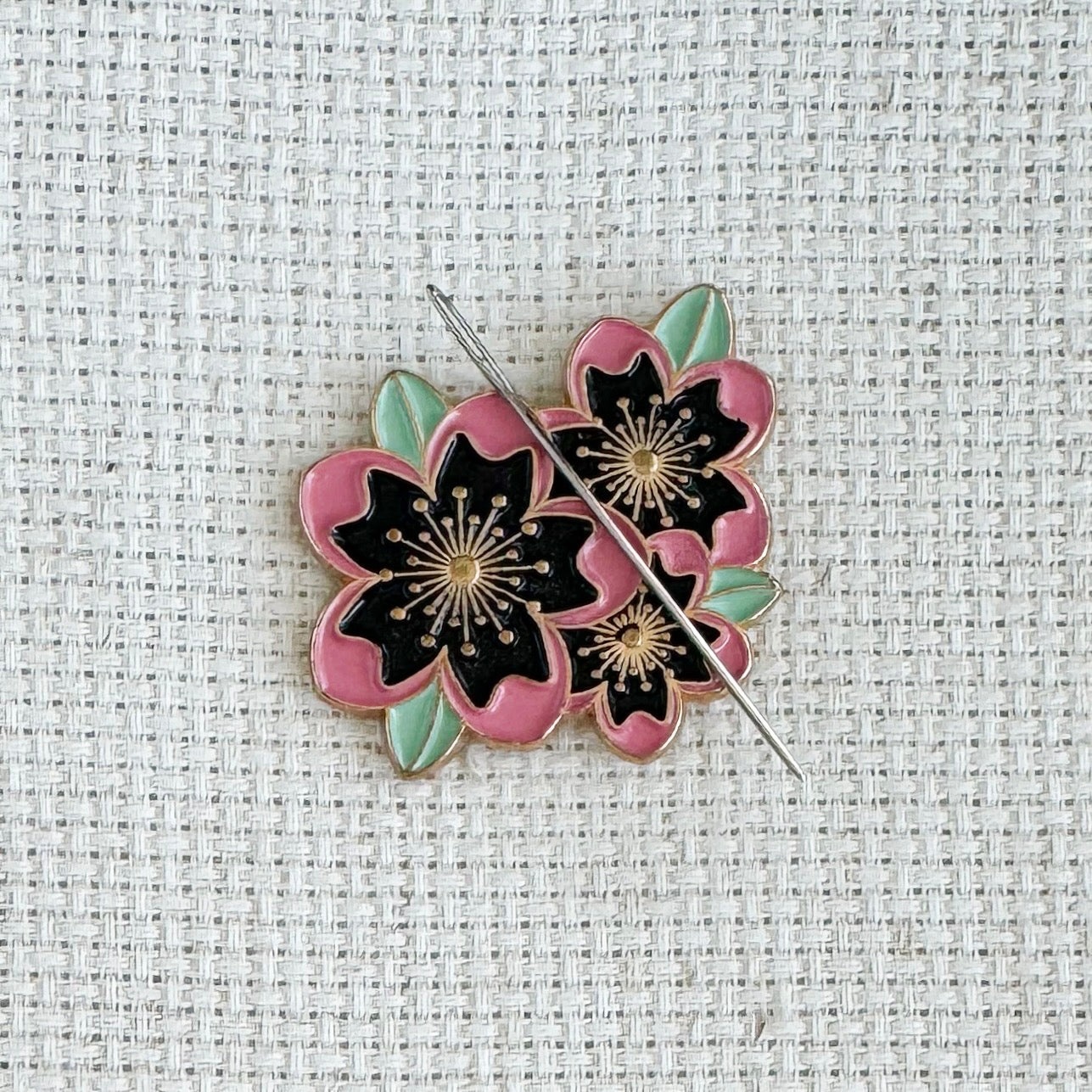 Pink and Black Flowers Enamel Needle Minder – StewArt Stitches